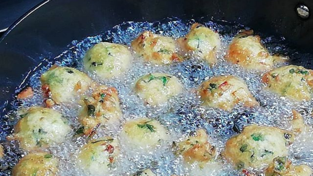 'No fuss' Onion Bhajiya - Ruky Cooks